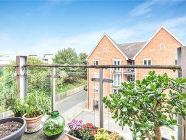 2 Bedrooms Flat for sale in The Lamports, Alton, Hampshire GU34
