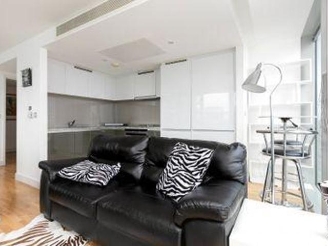 2 Bedrooms Flat for sale in The Landmark, 22 Marsh Wall, London, Greater London. E14