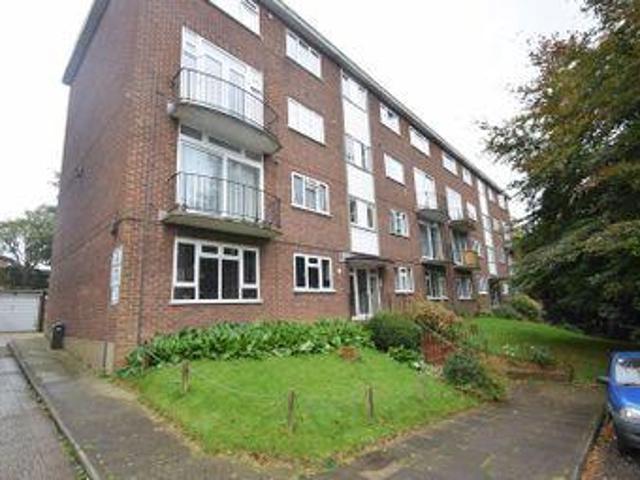 2 Bedrooms Flat for sale in The Larches, Luton LU2