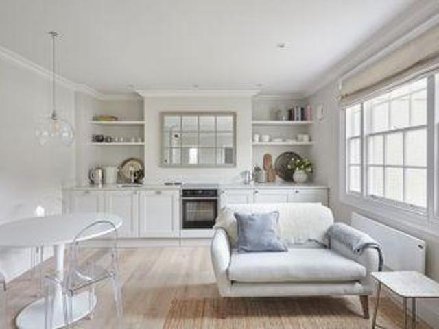 2 Bedrooms Flat for sale in The Pantiles, Tunbridge Wells TN2
