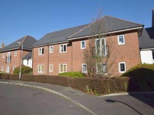 2 Bedrooms Flat for sale in The Parks, Basildon, Essex SS13
