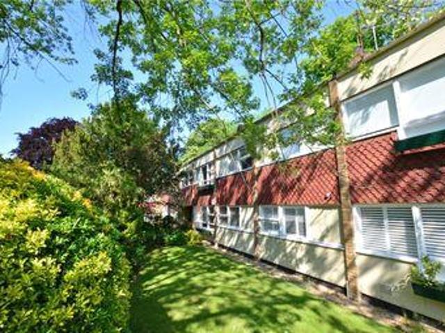 2 Bedrooms Flat for sale in The Priory, Priory Park, London SE3