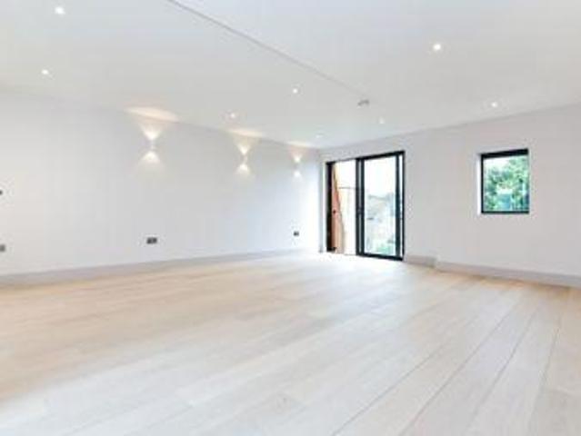 2 Bedrooms Flat for sale in The Revelstoke, Southfields SW18