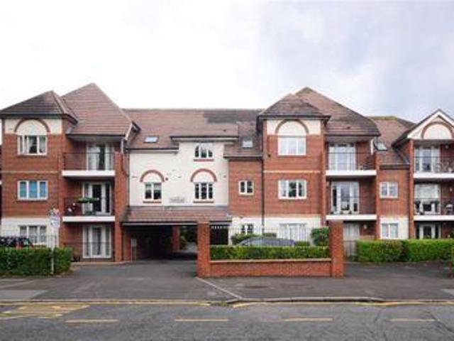 2 Bedrooms Flat for sale in The Ridgeway, London E4