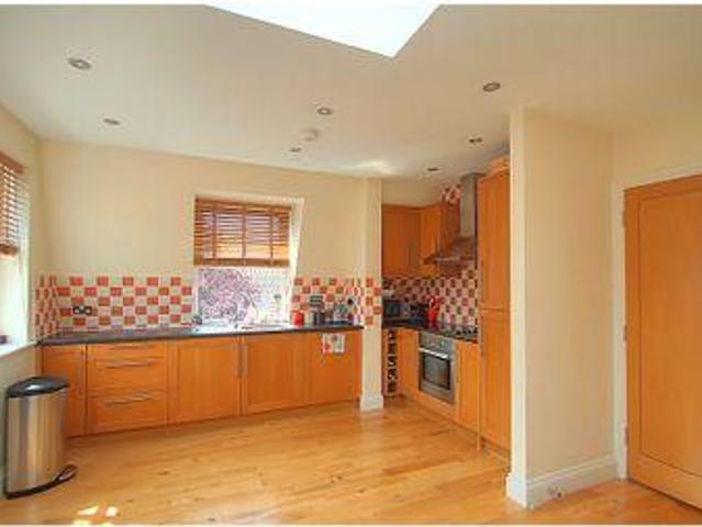 2 Bedrooms Flat for sale in The Rise, London E11