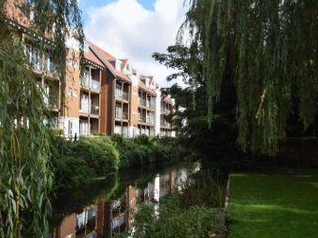 2 Bedrooms Flat for sale in The Rope Walk, Canterbury CT1