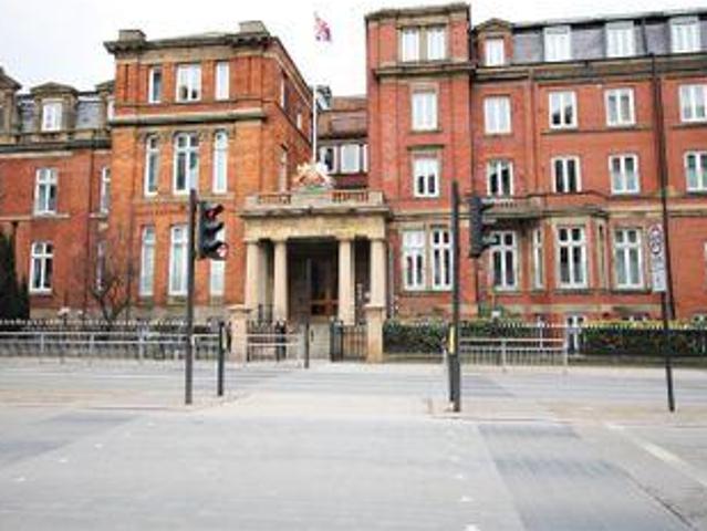 2 Bedrooms Flat for sale in The Royal, Wilton Place, Salford M3