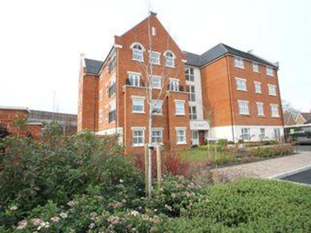 2 Bedrooms Flat for sale in The Tannery, Arundale Walk, Horsham RH12