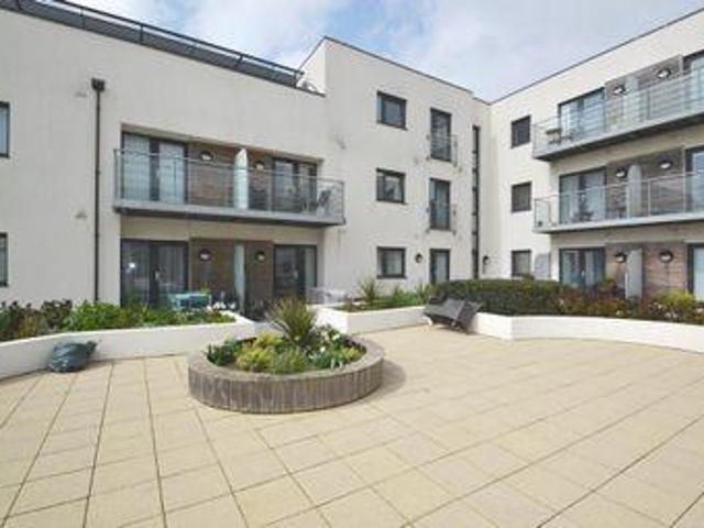 2 Bedrooms Flat for sale in The Waterfront, Goring, West Sussex BN12