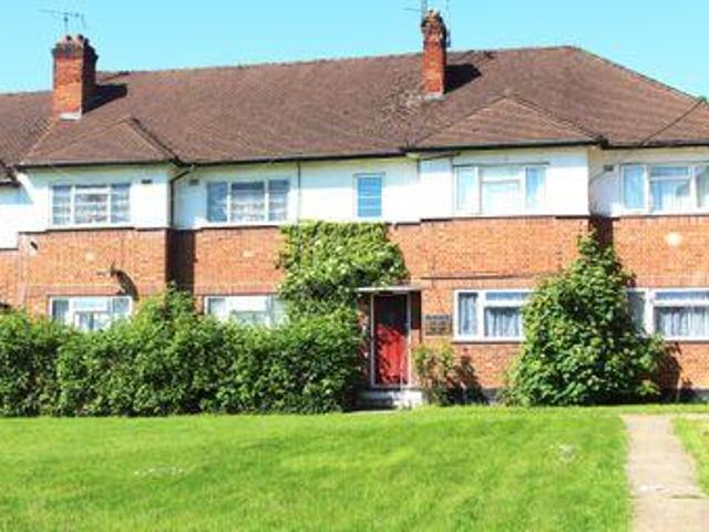 2 Bedrooms Flat for sale in Third Avenue, Wembley HA9