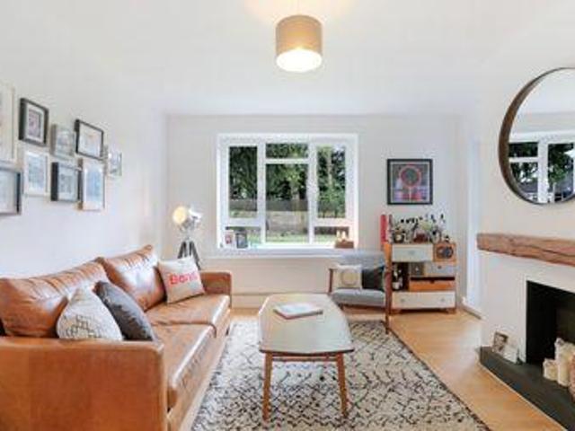2 Bedrooms Flat for sale in Thornton Gardens, London SW12