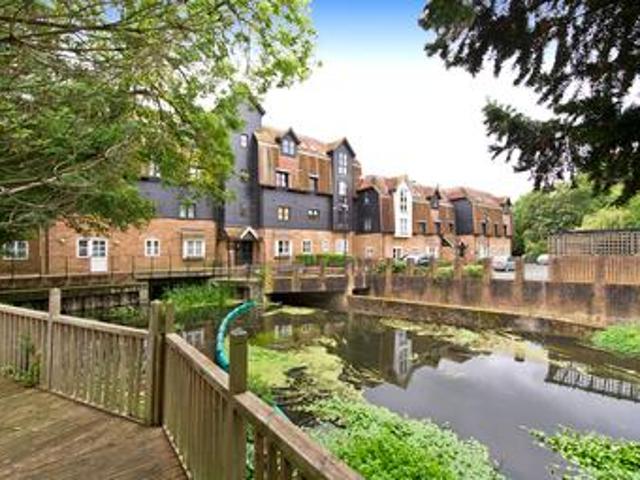 2 Bedrooms Flat for sale in Thorney Mill Road UB7, London