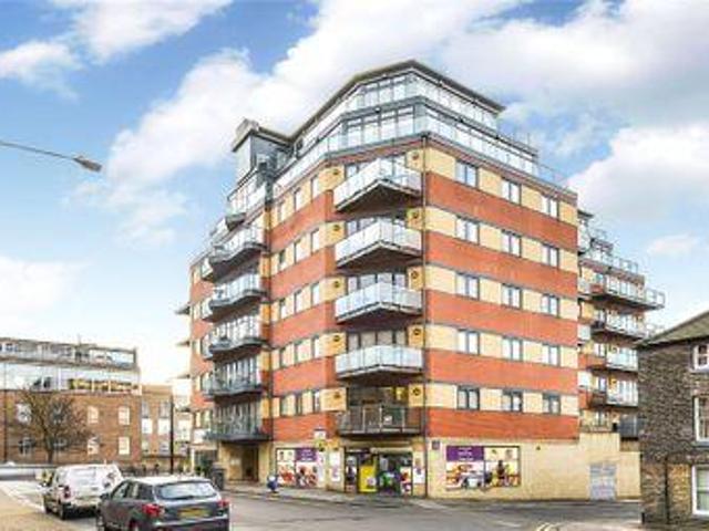 2 Bedrooms Flat for sale in Thorngate House, St. Swithins Square LN2