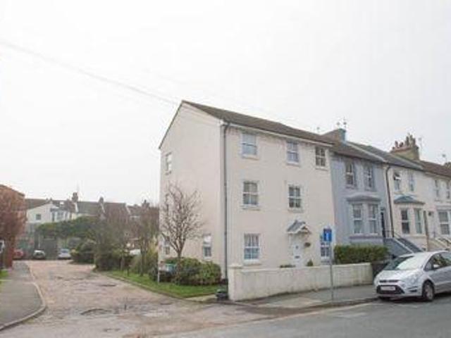 2 Bedrooms Flat for sale in Tideswell Road, Eastbourne BN21