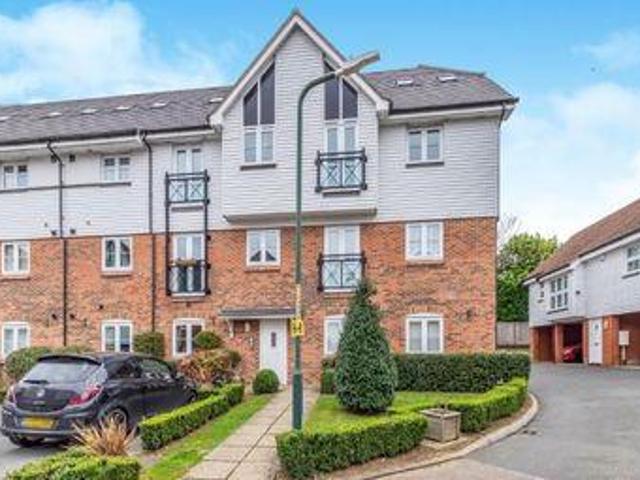 2 Bedrooms Flat for sale in Tilling Close, Maidstone, Kent ME15