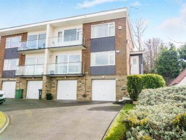 2 Bedrooms Flat for sale in Tinshill Road, Cookridge, Leeds LS16