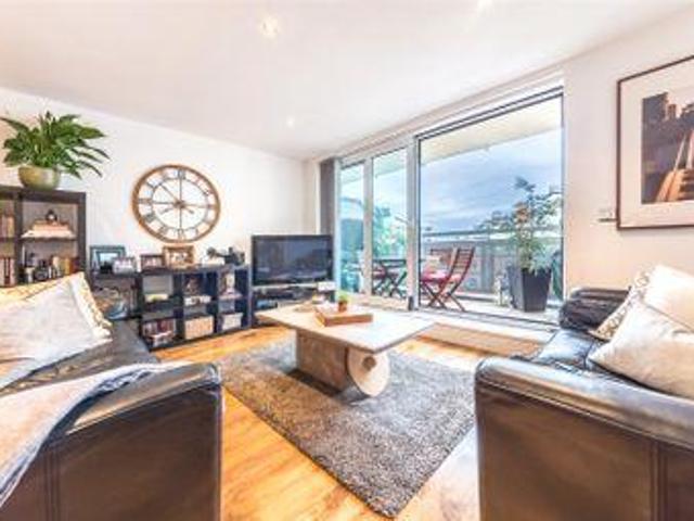 2 Bedrooms Flat for sale in Tradewinds, Wards Wharf Approach E16