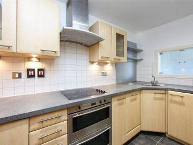 2 Bedrooms Flat for sale in Tradewinds, Wards Wharf Approach, London E16