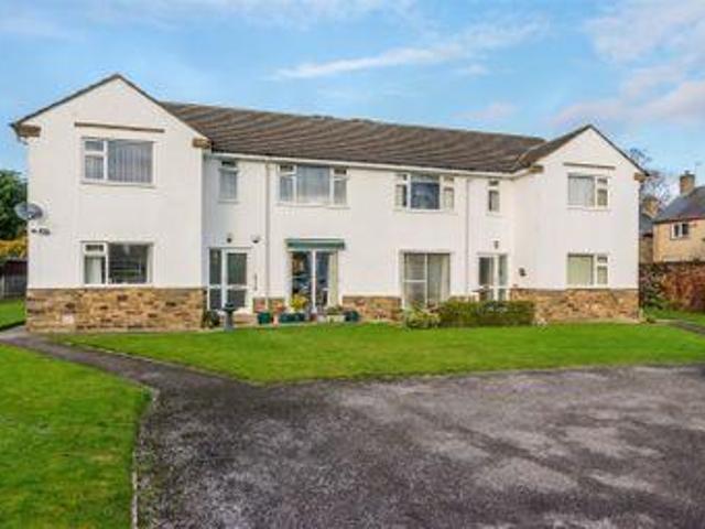 2 Bedrooms Flat for sale in Tranfield Court, Guiseley, Leeds LS20