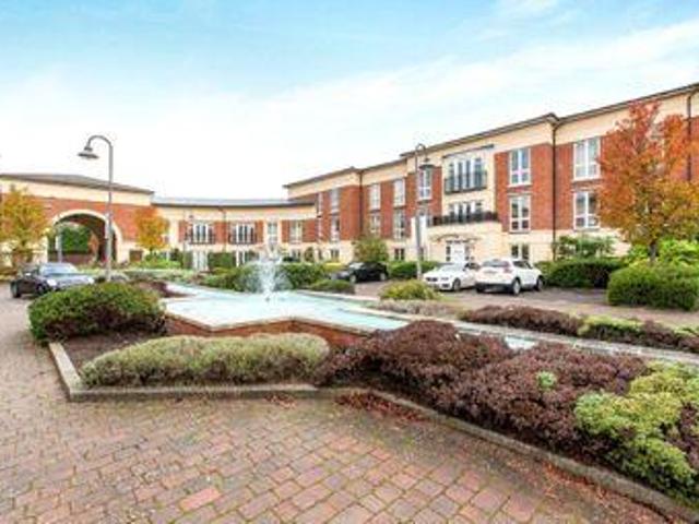 2 Bedrooms Flat for sale in Trevelyan Court, Windsor, Berkshire SL4