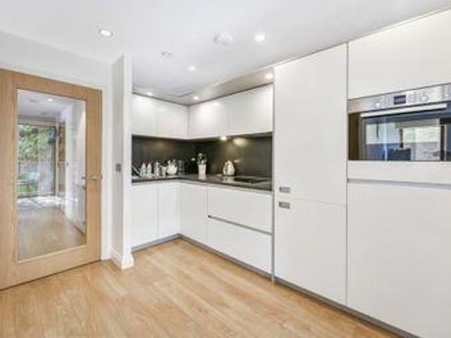 2 Bedrooms Flat for sale in Trevithick Way, London E3