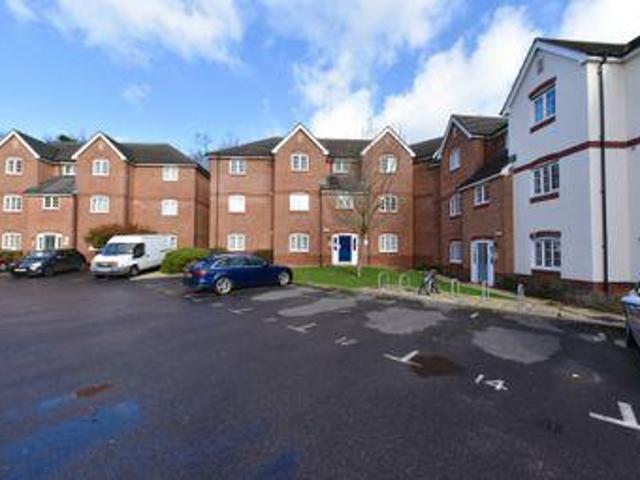 2 Bedrooms Flat for sale in Tristram Close, Yeovil BA21
