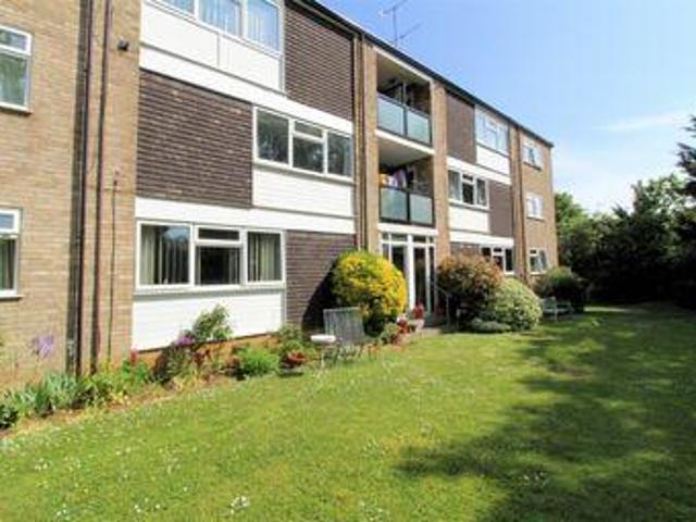 2 Bedrooms Flat for sale in Tudor Court, Hitchin, Hertfordshire SG5