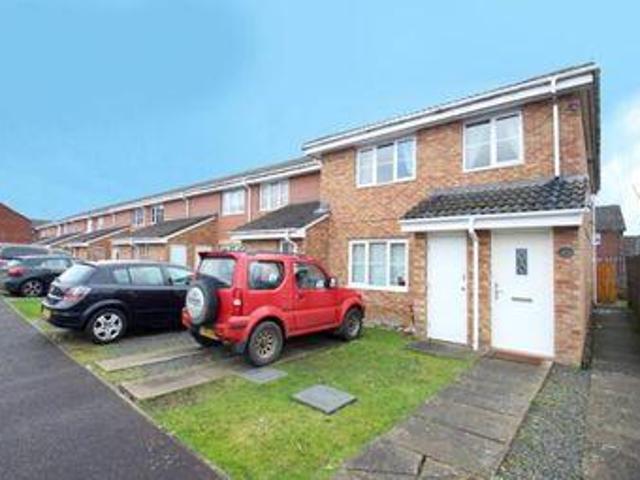2 Bedrooms Flat for sale in Tullis Gardens, Glasgow, Lanarkshire G40
