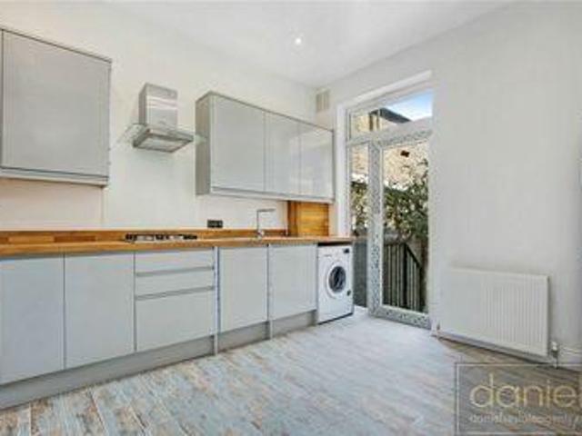 2 Bedrooms Flat for sale in Tunley Road, Harlesden, London NW10