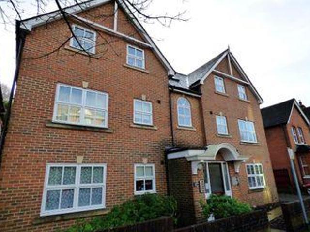2 Bedrooms Flat for sale in Union Street, Farnborough GU14