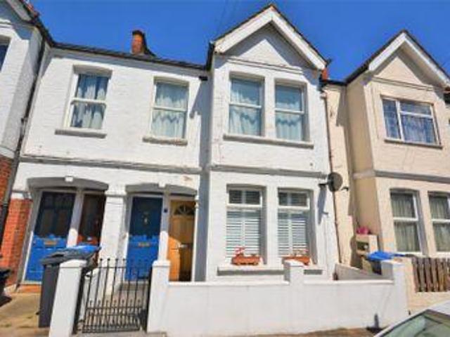 2 Bedrooms Flat for sale in University Road, Colliers Wood, London SW19