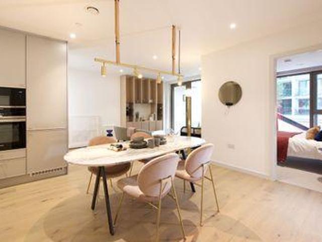 2 Bedrooms Flat for sale in Upper Richmond Road, London SW15