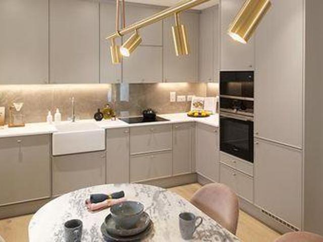 2 Bedrooms Flat for sale in Upper Richmond Road, London SW15