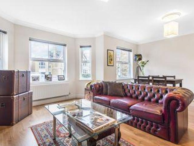2 Bedrooms Flat for sale in Upper Richmond Road, London SW15