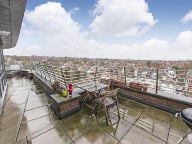 2 Bedrooms Flat for sale in Upper Richmond Road, London SW15