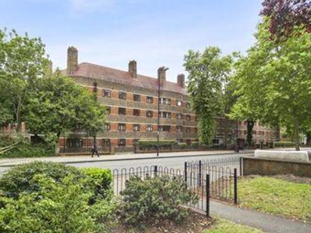 2 Bedrooms Flat for sale in Vaughan House, Poynders Gardens, Clapham, London SW4