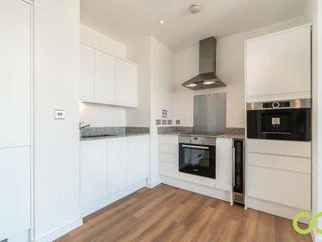 2 Bedrooms Flat for sale in Valentines House, Ilford IG1