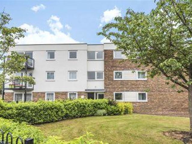 2 Bedrooms Flat for sale in Valley Road, Uxbridge, Middlesex UB10