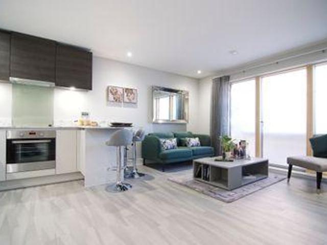 2 Bedrooms Flat for sale in Vanburgh Court, Stoke Road, Slough SL2