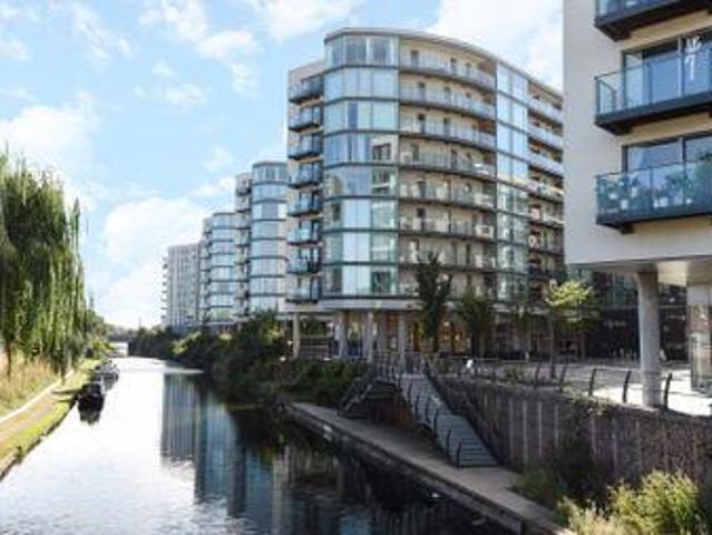 2 Bedrooms Flat for sale in Vantage Building, Station Approach UB3