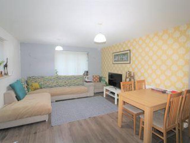 2 Bedrooms Flat for sale in Varcoe Gardens, Hayes UB3