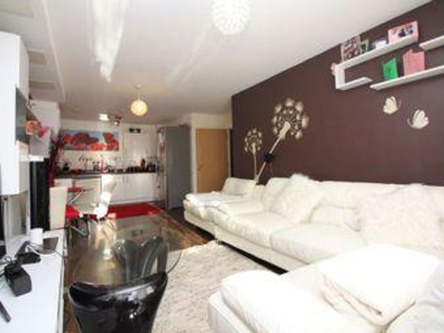 2 Bedrooms Flat for sale in Varcoe Gardens, Hayes UB3