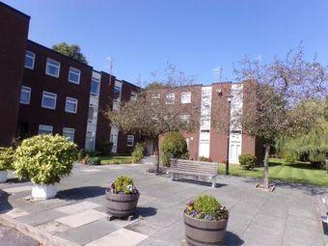 2 Bedrooms Flat for sale in Verdala Park, Calderstones, Liverpool, Merseyside L18