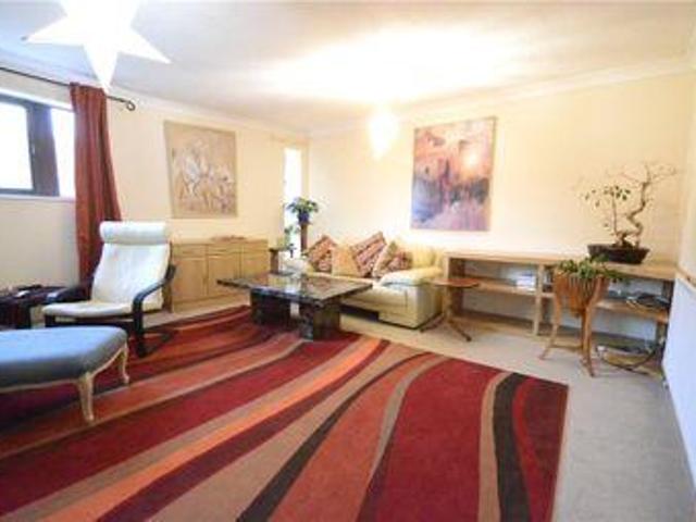 2 Bedrooms Flat for sale in Victoria Court, Sheet Street, Windsor SL4