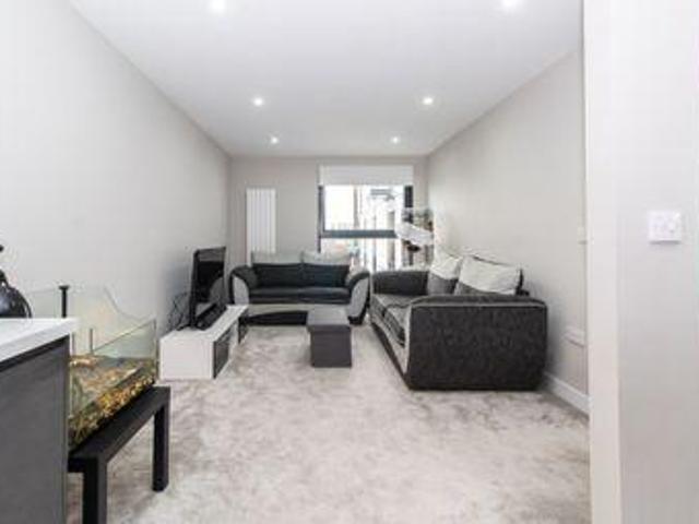 2 Bedrooms Flat for sale in Victoria Avenue, Southend On Sea SS2