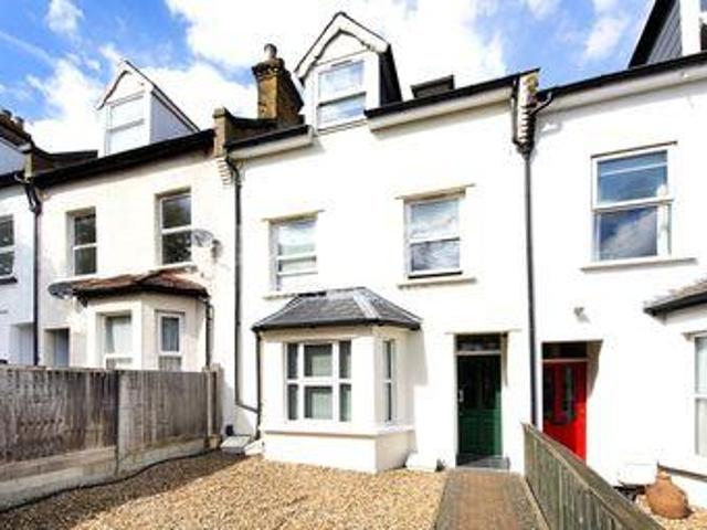 2 Bedrooms Flat for sale in Victoria Road, London NW4