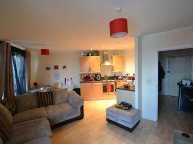 2 Bedrooms Flat for sale in Victoria Road, London W3