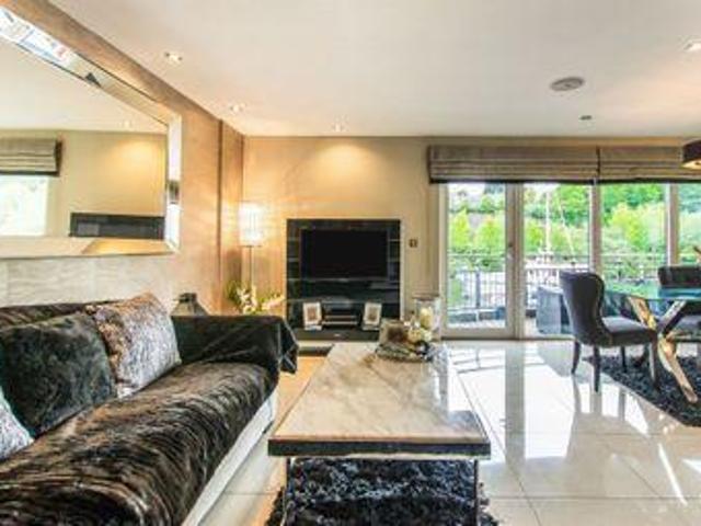 2 Bedrooms Flat for sale in Victoria Wharf, Watkiss Way, Cardiff CF11