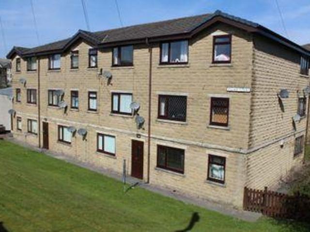 2 Bedrooms Flat for sale in Village Court, Whitworth, Rochdale OL12