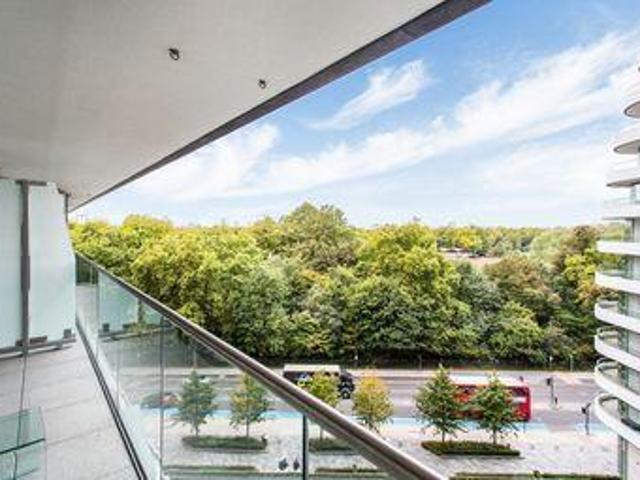 2 Bedrooms Flat for sale in Vista Development By Chelsea Bridge, Queenstown Rd, London SW8